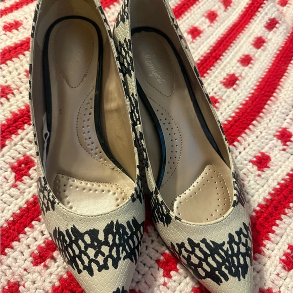 dexflex comfort | Shoes | Dexflex Comfort Black And Cream Heels | Poshmark